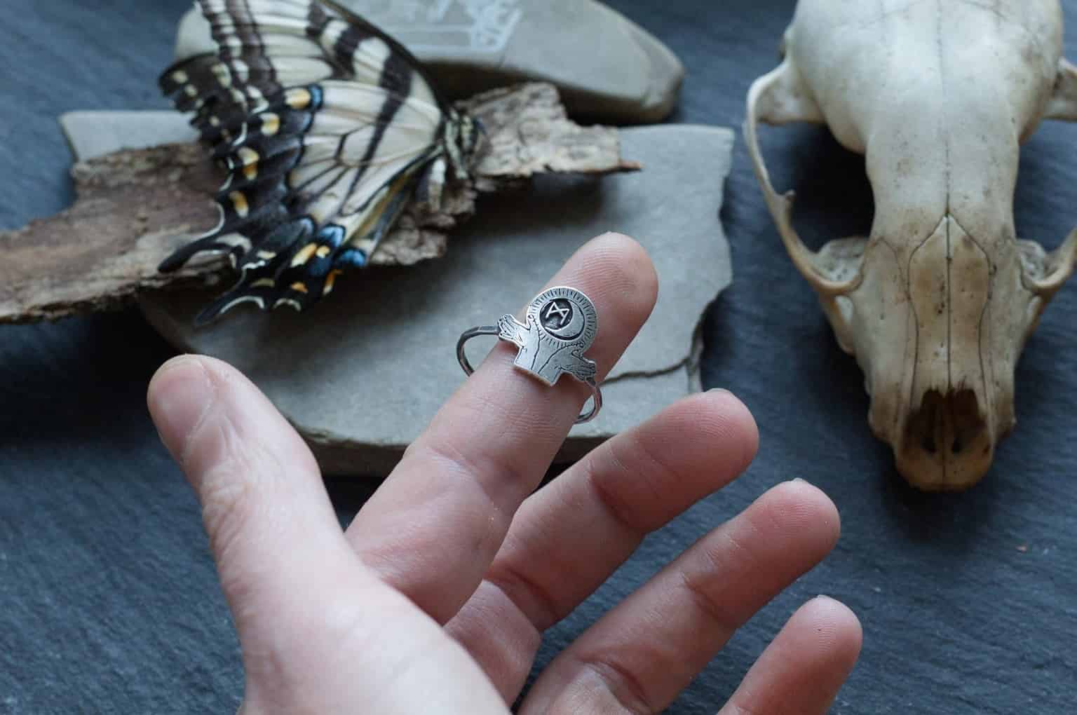 Magic Hands Ring - Seiðr - The Wicked Griffin